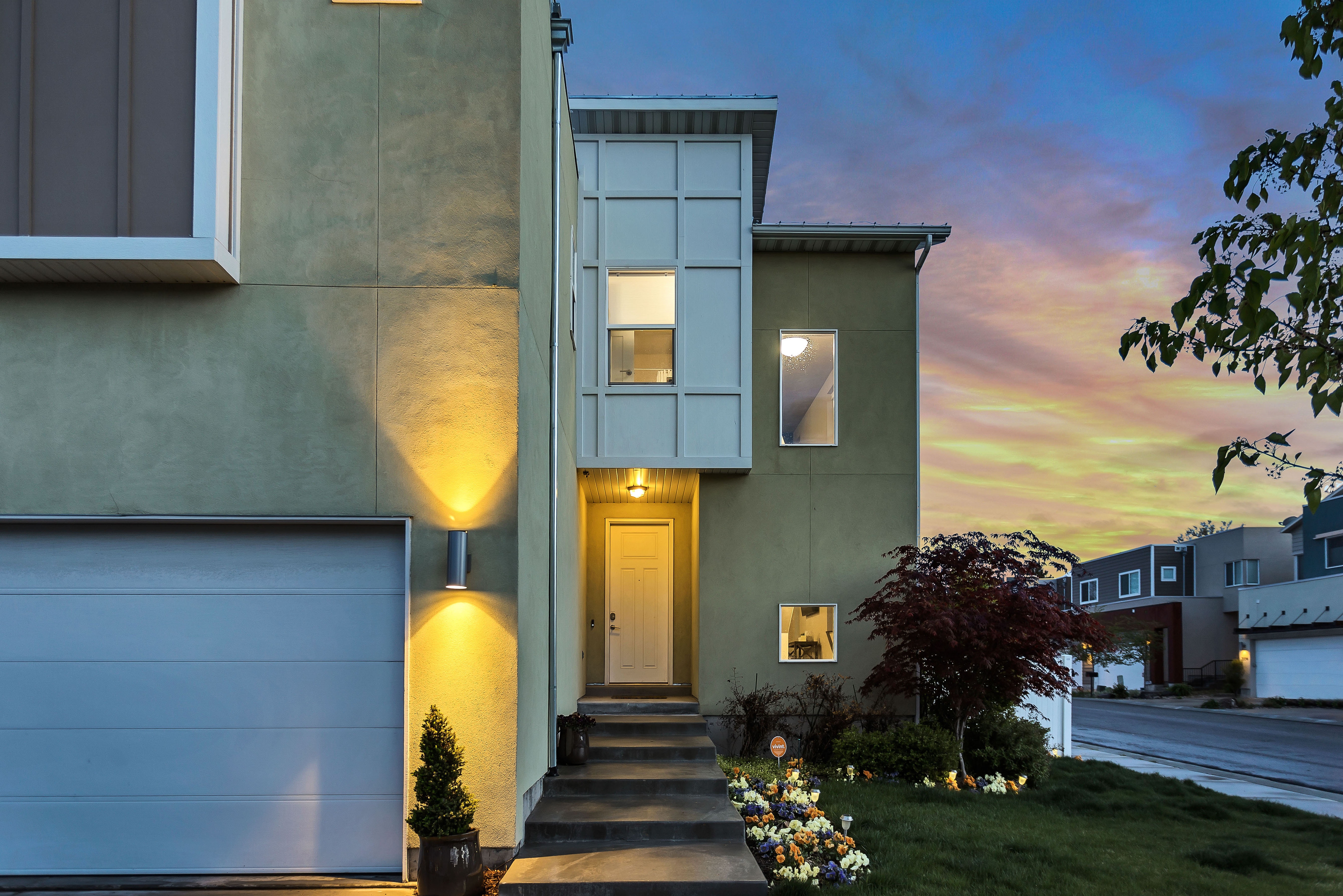 How to Buy a House in Canada [8 Step Guide]